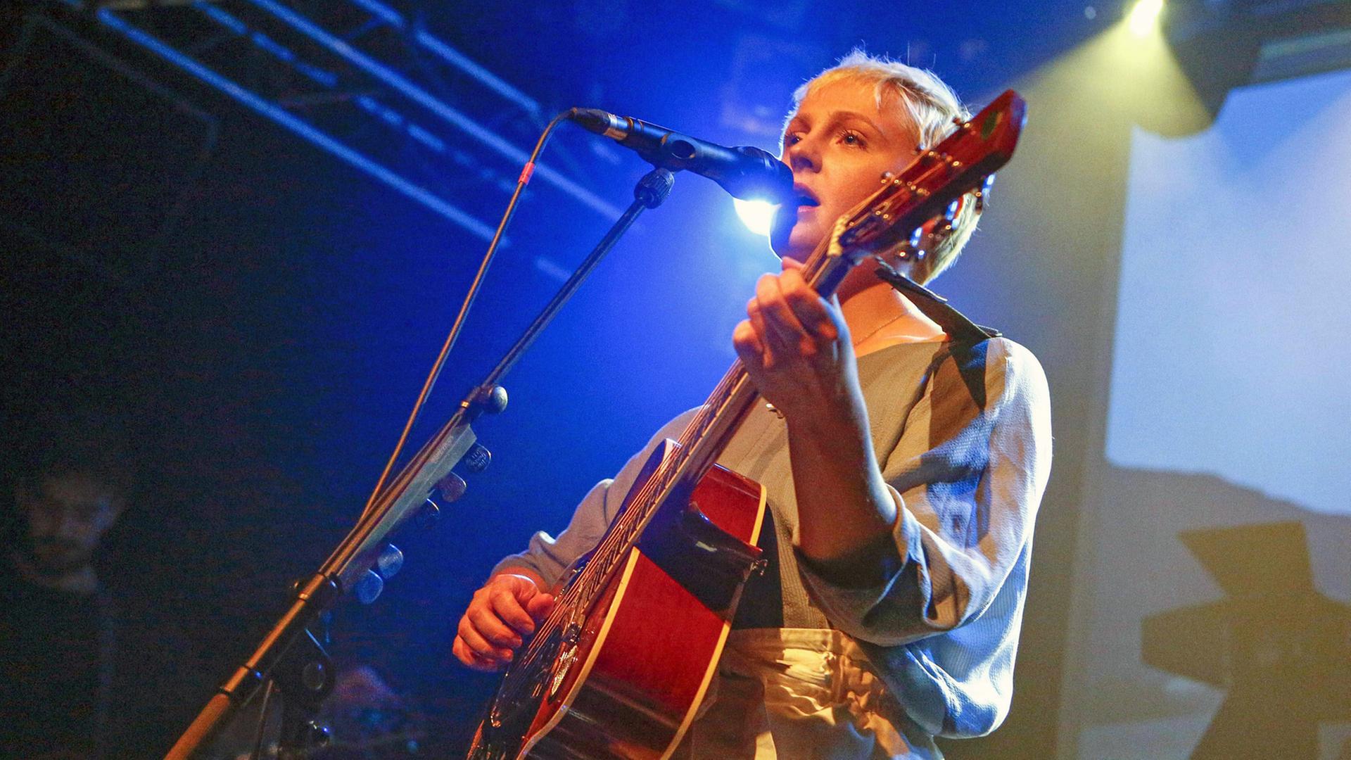 Album "Semper Femina" von Laura Marling - Von der Schönheit und ...