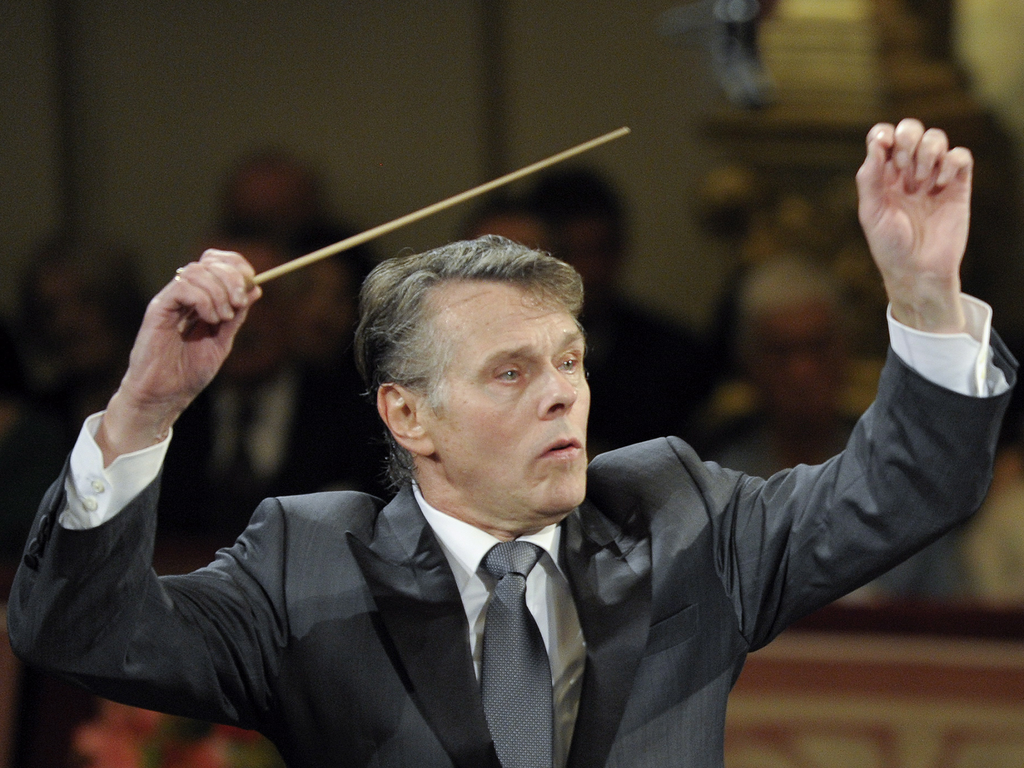 Lettischer Dirigent - Zwei sechste Symphonien | deutschlandfunkkultur.de