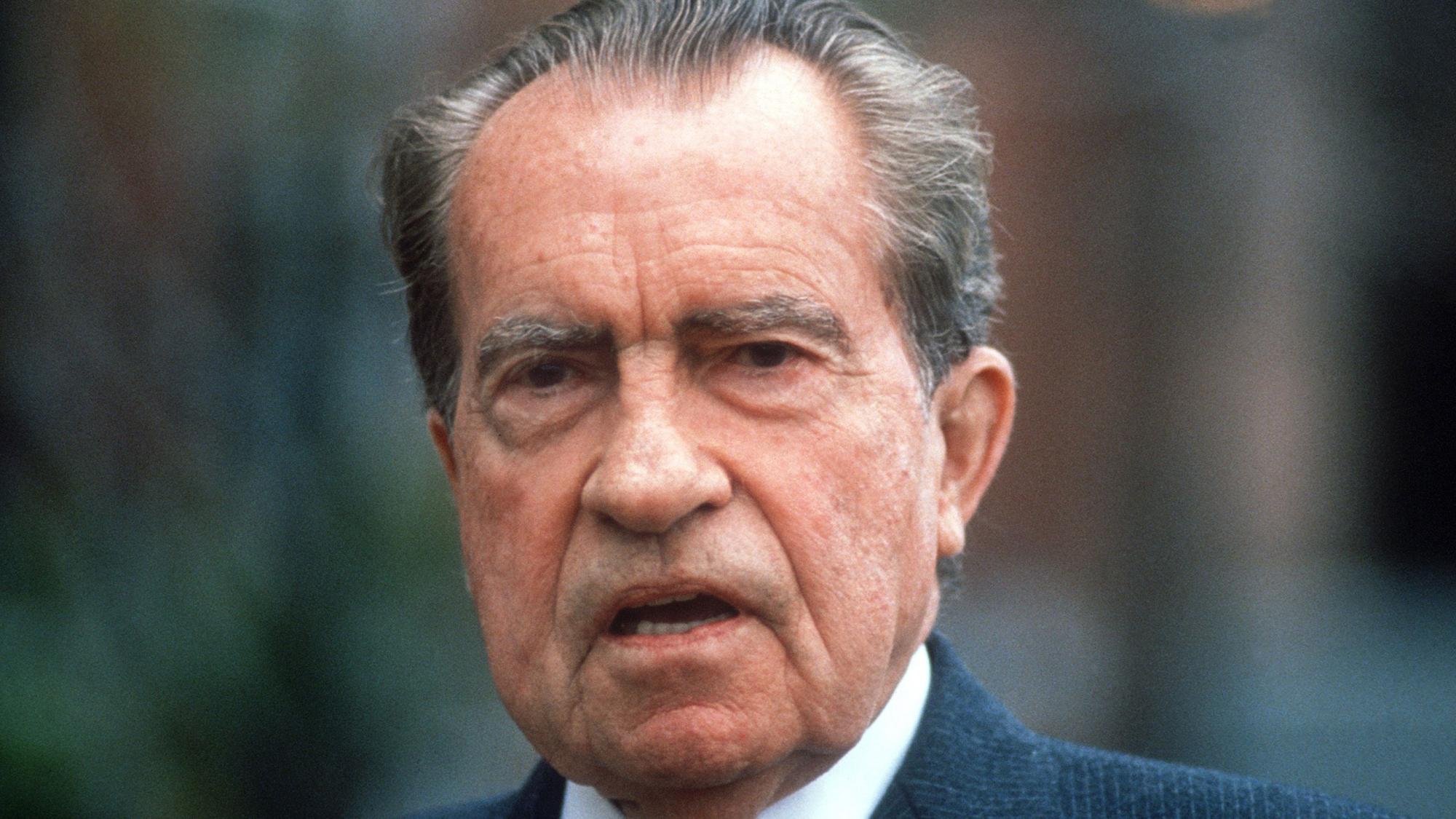 Tim Weiner: "Ein Mann gegen die Welt" - Das "Monster" Richard Nixon ...