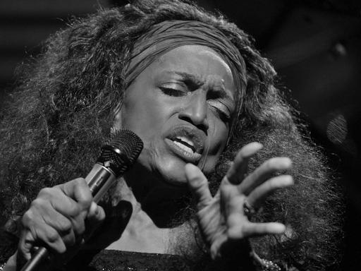 Sängerin Vera Little - Die "schwarze Carmen" von Berlin ...