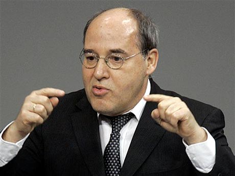 Gysi: Keine deutsche Soldaten bei "Enduring Freedom" | deutschlandfunk.de