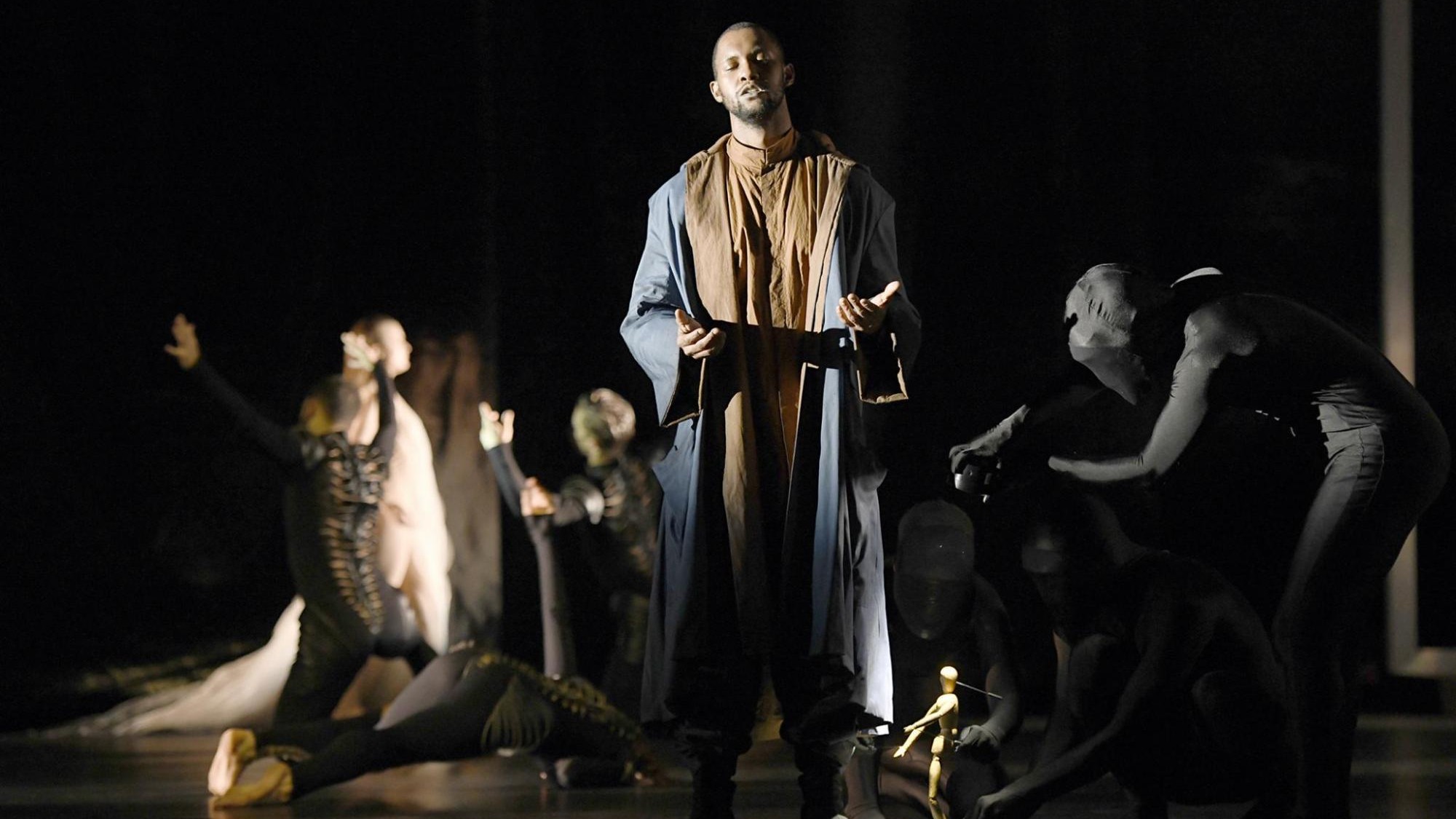 Monteverdis Oper in Gelsenkirchen - L'Orfeo mit Pfützen, Tanz und Puppen