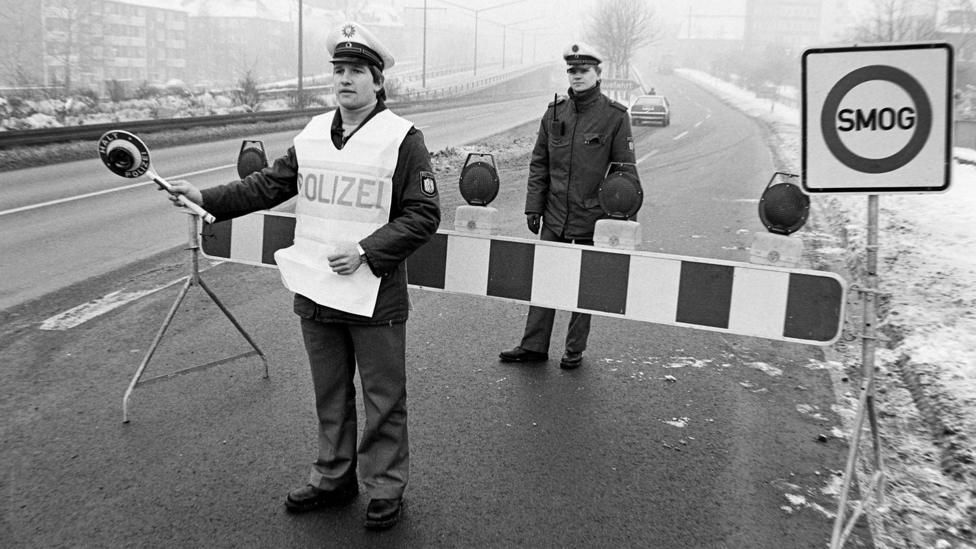 Vor 35 Jahren - Westdeutschlands erster Smogalarm | deutschlandfunk.de
