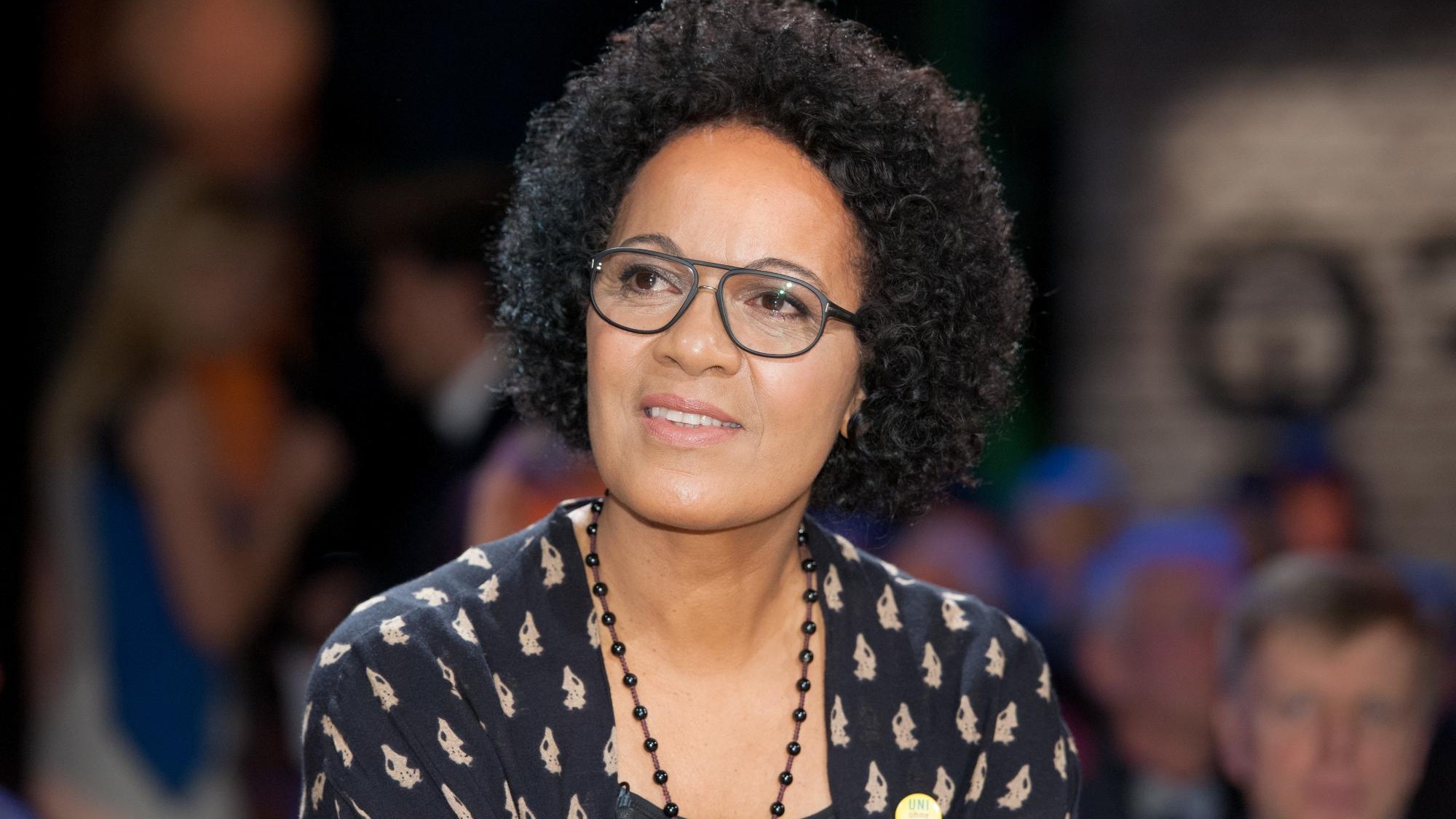 Moderatorin Mo Asumang - Wie man Rassismus mit Fragen bekämpft ...