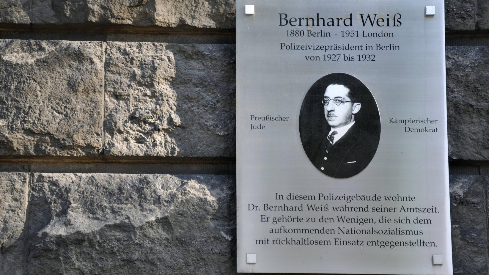 Vor 140 Jahren geboren - Berlins Polizeivizepräsident Bernhard Weiß ...
