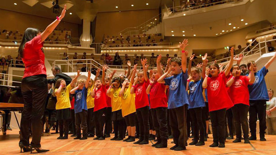 Singende Kinder - Lieder bleiben im Gehirn − ein Leben lang ...