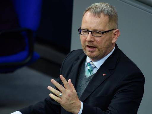 Cum-Ex-Geschäfte - Wie das Verwirrspiel mit Aktien funktioniert | deutschlandfunk.de