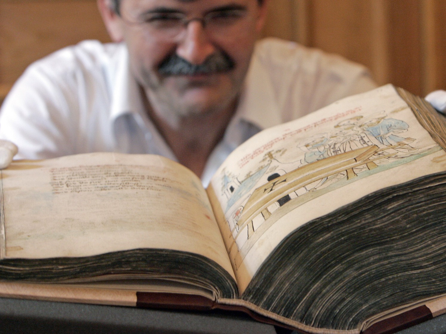 Wolfram von Eschenbach - 800 Jahre altes Parzival-Fragment entdeckt ...