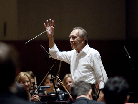 "Dirigent, der die Musik zum Leuchten bringt" | deutschlandfunkkultur.de