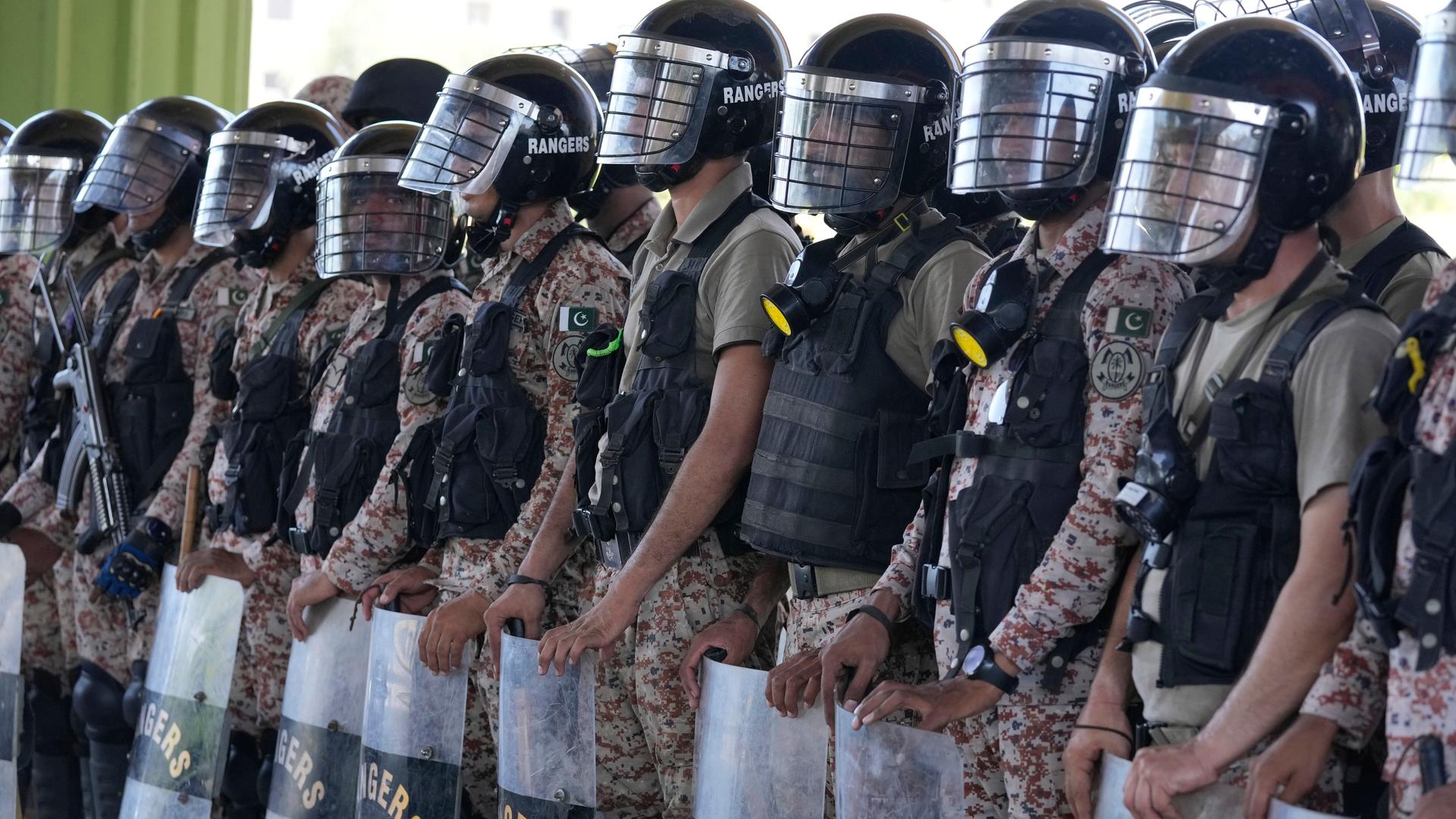 Nach Ausschreitungen - Polizei in Pakistan nimmt fast 1.000 Anhänger ...