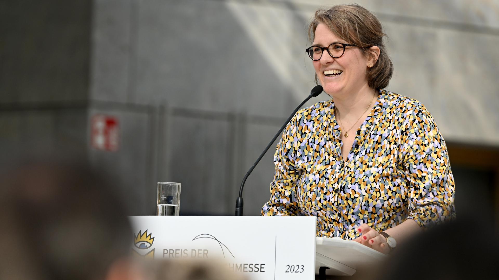 Übersetzerin Schwering - Manche Freiheiten muss man sich nehmen