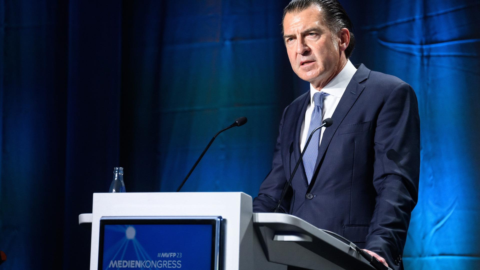 Medienverband fordert klare Rahmenbedingungen für den Einsatz von KI