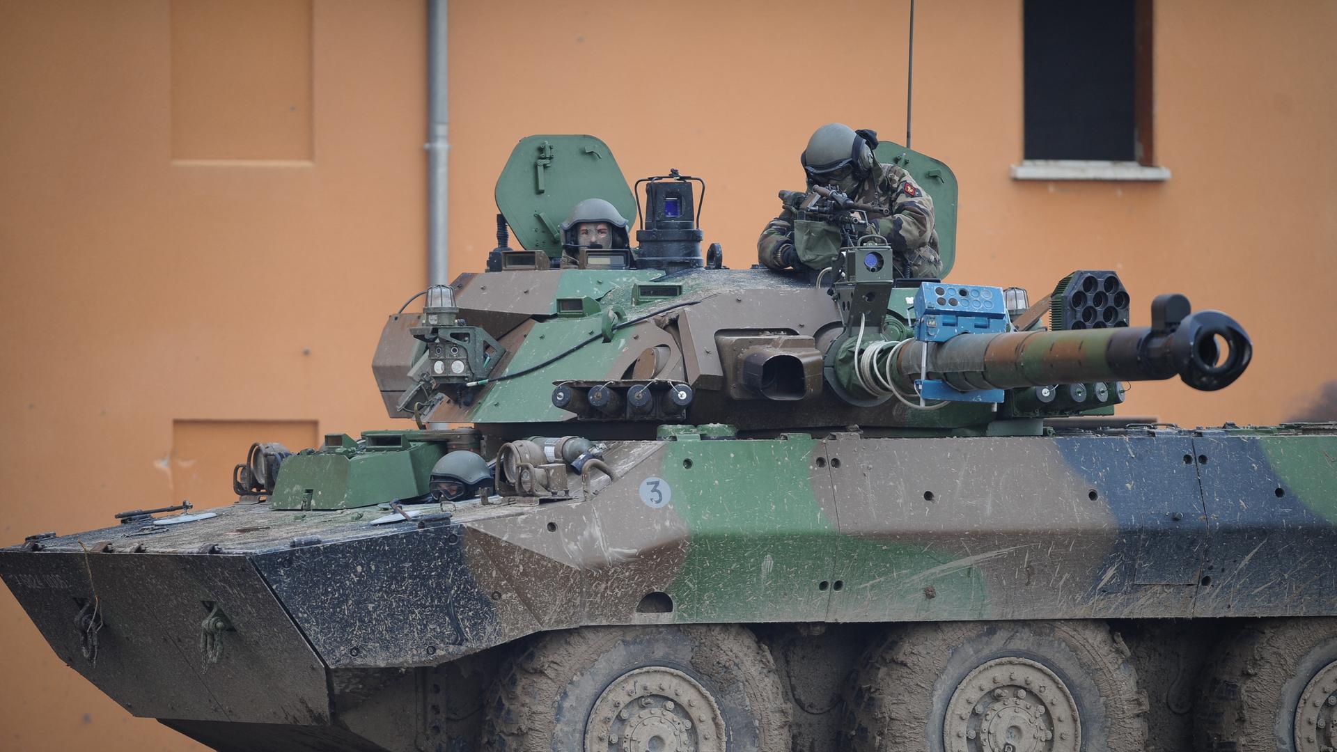 Krieg in der Ukraine - Frankreich kündigt Panzerlieferungen an ...