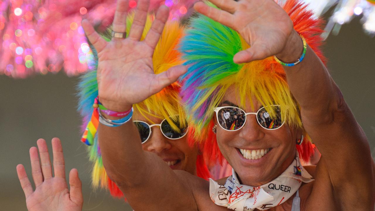 Tausende demonstrieren beim Christopher Street Day in Dresden ...