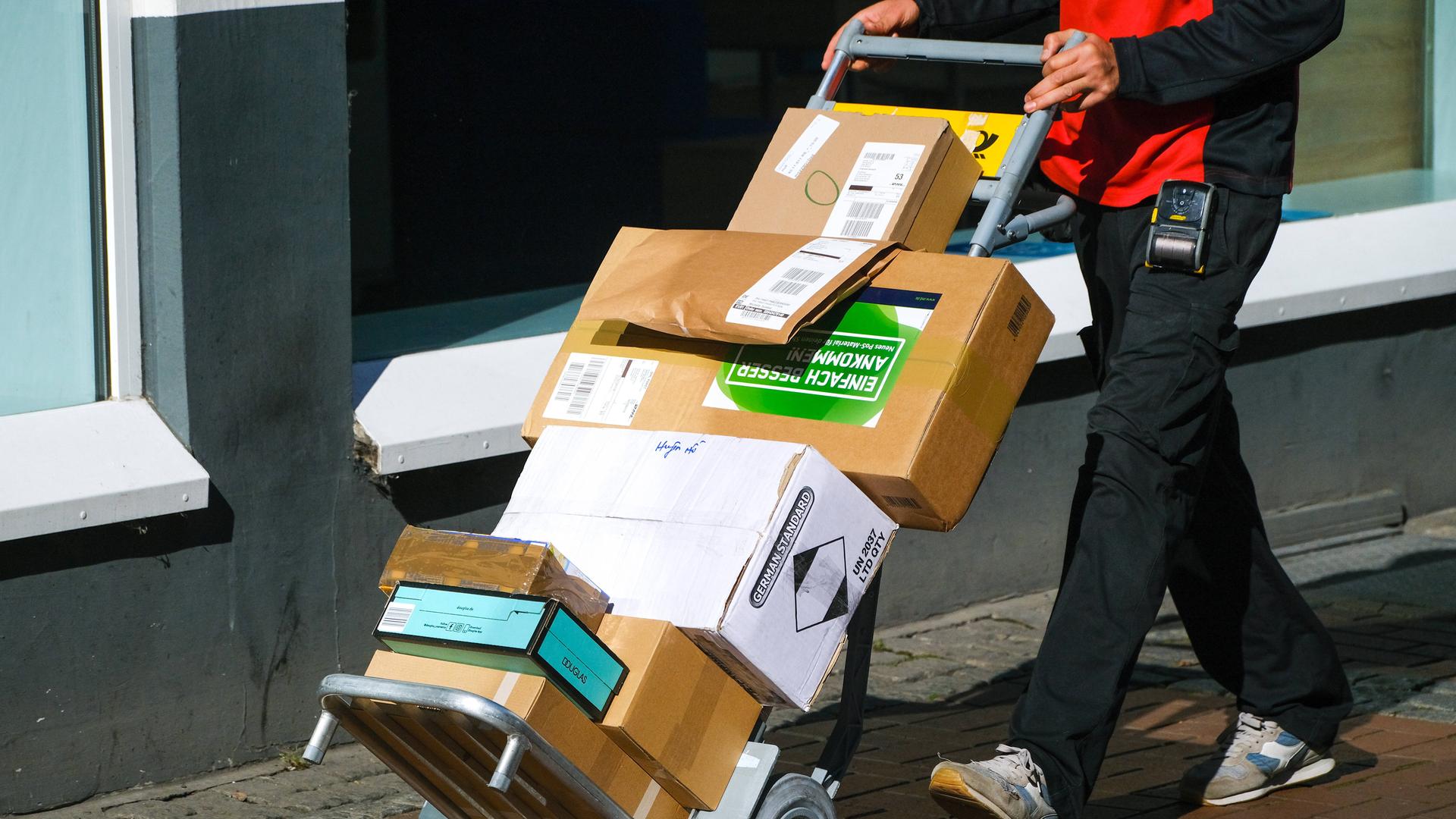 Amazon - Logistik-Einstiegslohn soll erhöht werden