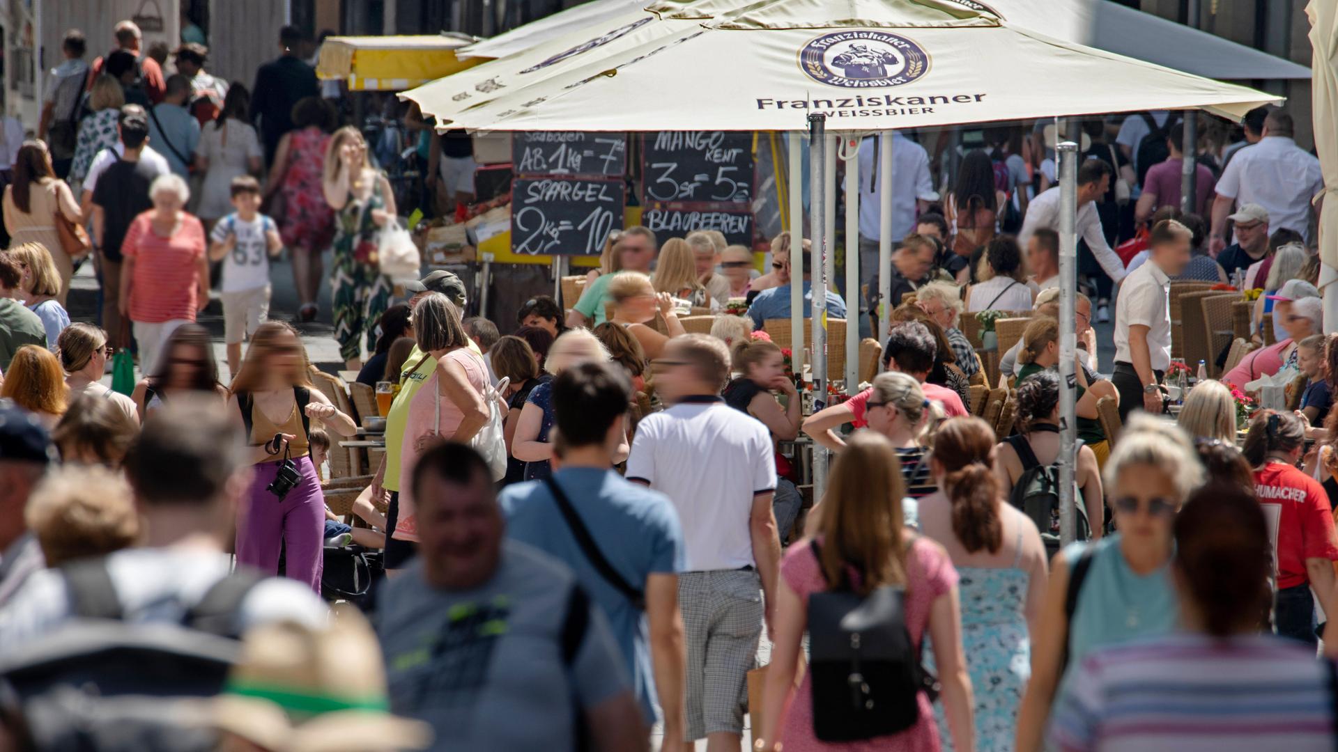 "Zusammen" - Ein Buch über die Kraft des Gemeinsinns | deutschlandfunk.de