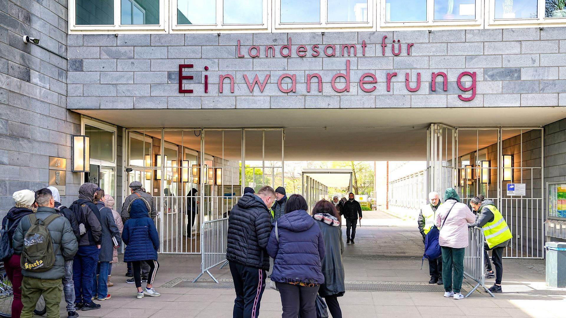 Berlin - Chef des Einwanderungsamts: "An der Grenze zur Dysfunktionalität"