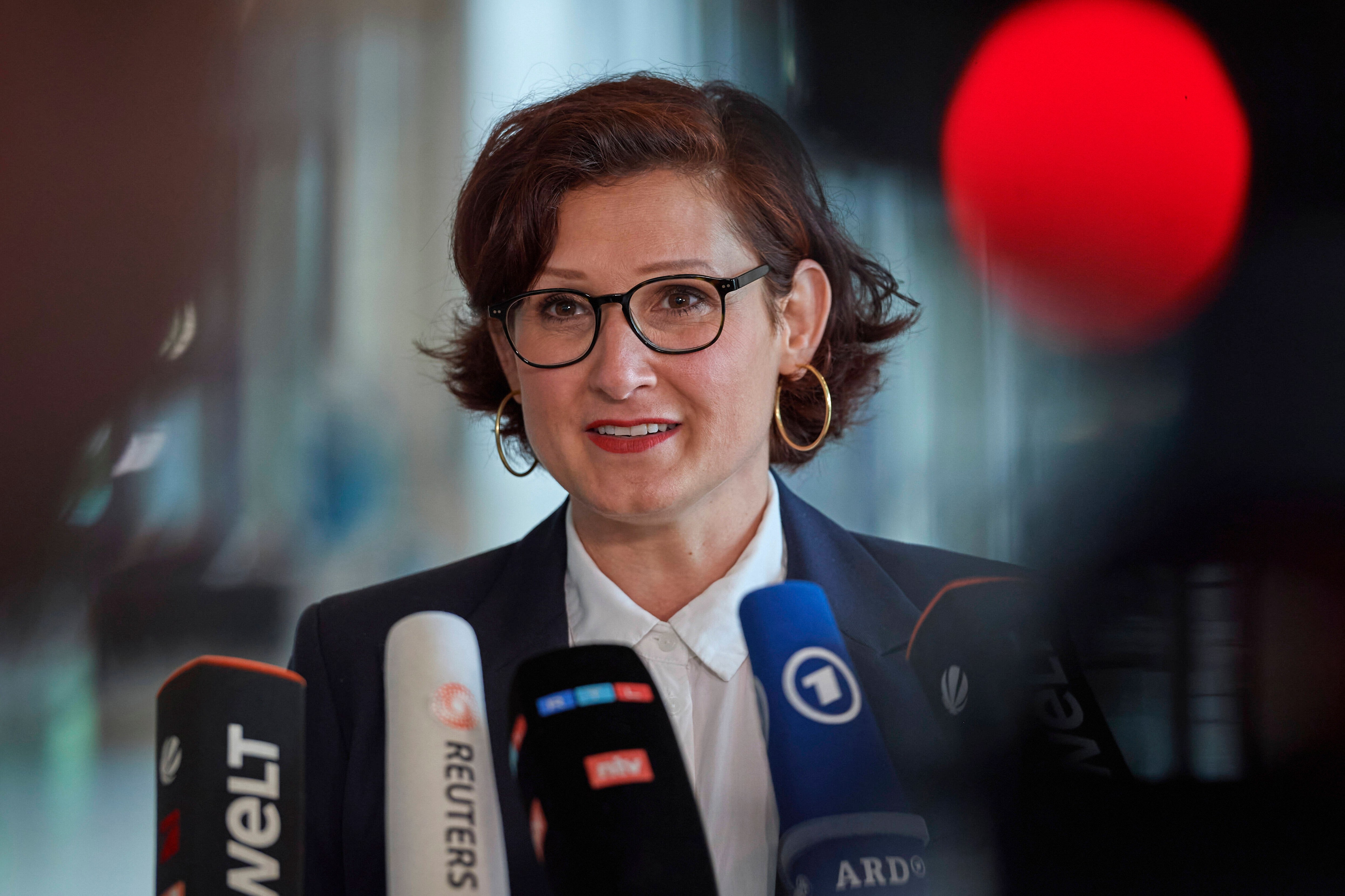 Ferda Ataman ist neue Anti-Diskriminierungsbeauftragte | deutschlandfunk.de